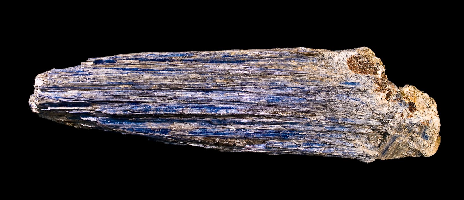 Kyanite – Mineral Properties, Photos and Occurrence