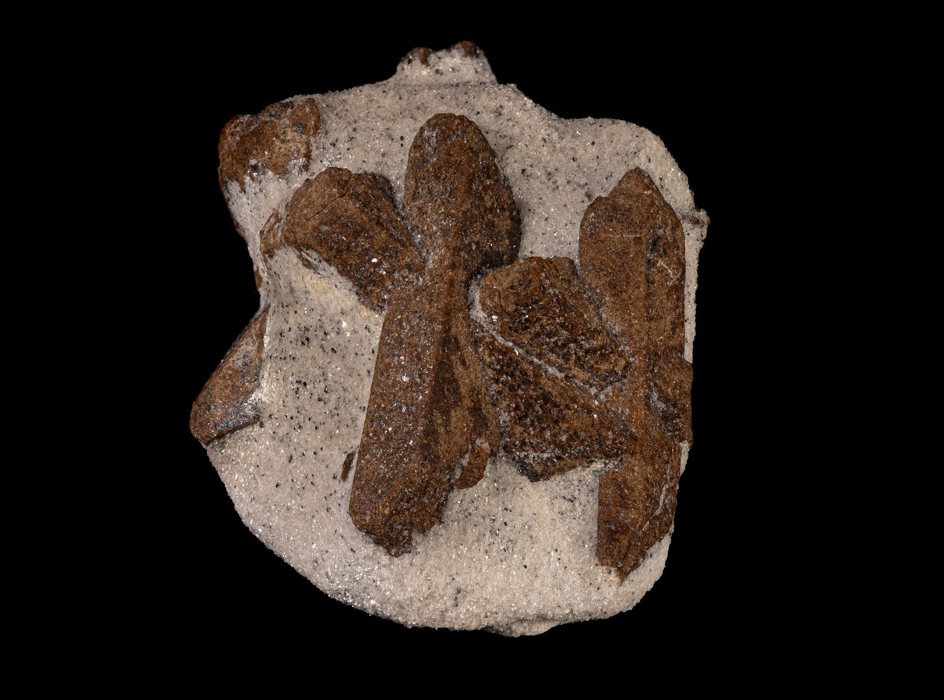 Staurolite – Mineral Properties, Photos and Occurrence