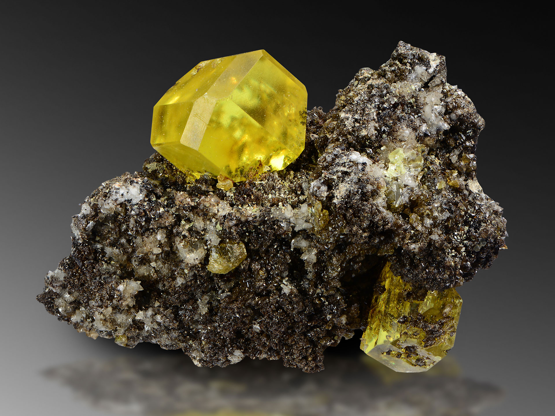 Native Sulphur – Mineral Properties, Photos and Occurrence