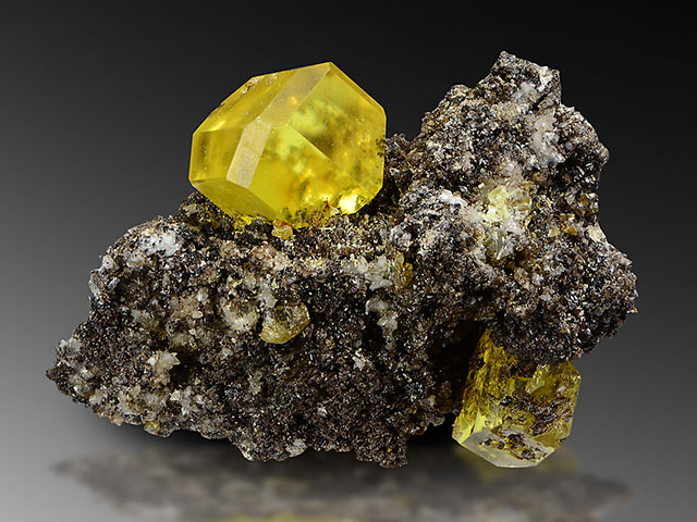 Native Sulphur – Mineral Properties, Photos and Occurrence
