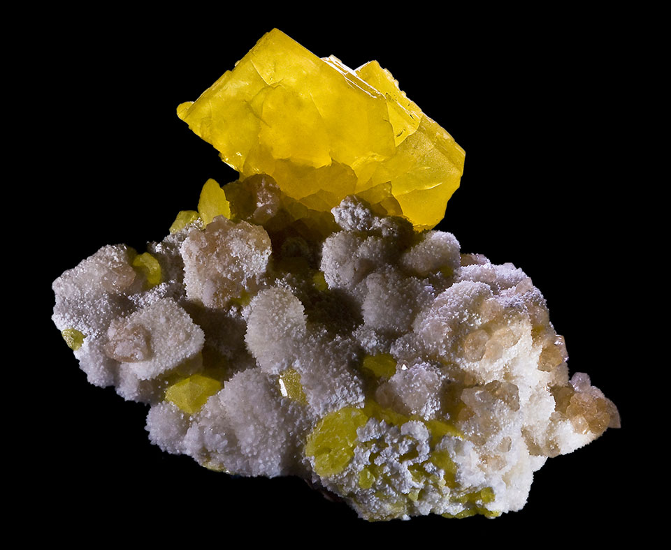 Native Sulphur – Mineral Properties, Photos and Occurrence