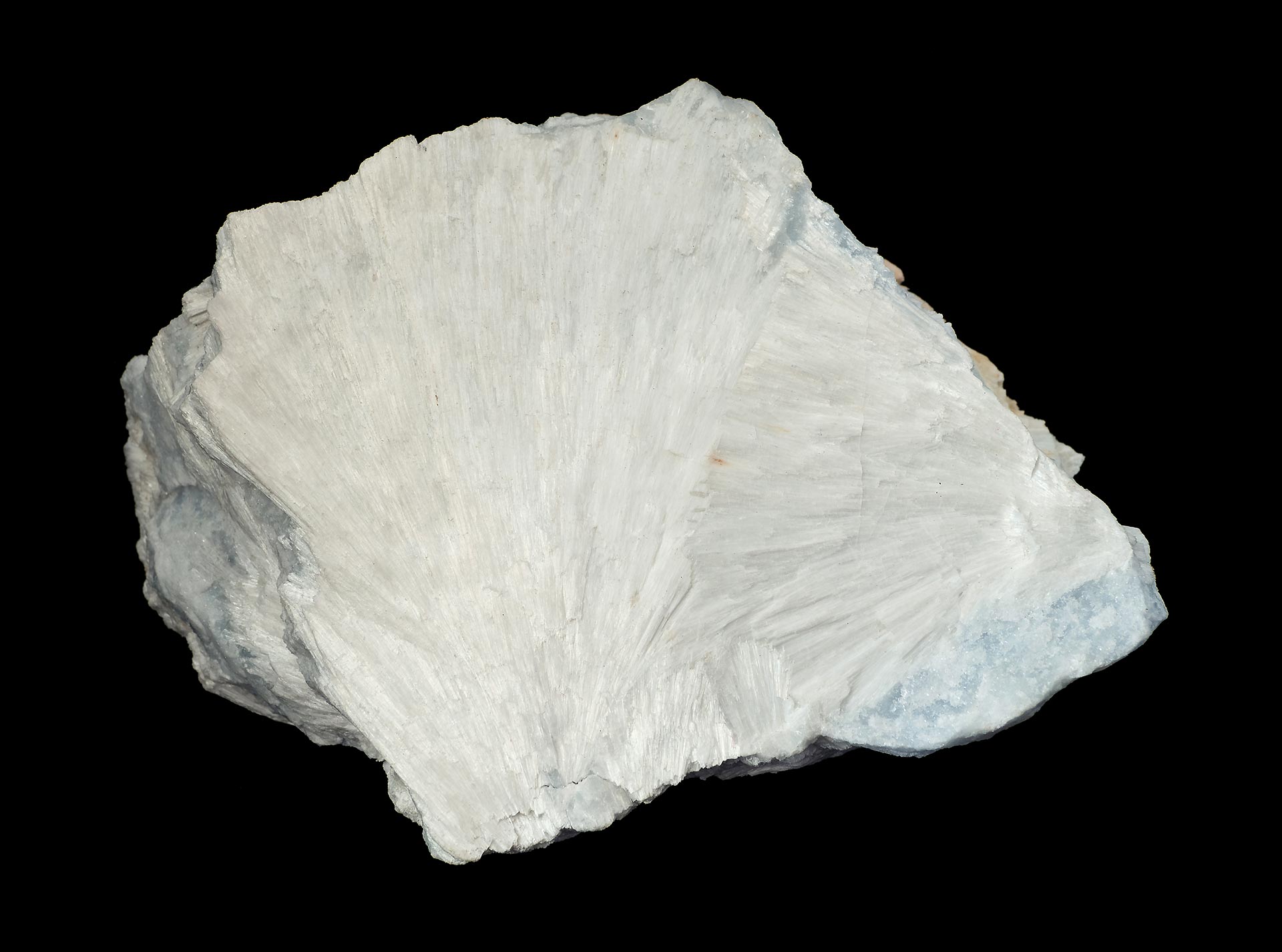 Wollastonite – Mineral Properties, Photos and Occurrence